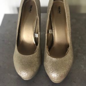Mossimo Supply Co. | Shoes | Mossimo Gold Glitter Platform Pumps | Poshmark